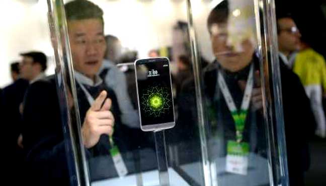 LG launches new smartphone to counter rival Samsung | FMT
