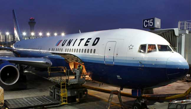 United Airlines gate agents, baggage handlers approve new contract | FMT