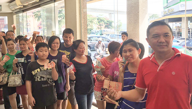 Puchong folk keep up donation drive | Free Malaysia Today (FMT)