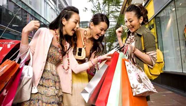 Happier travelers more likely to become spendthrifts | Free Malaysia ...