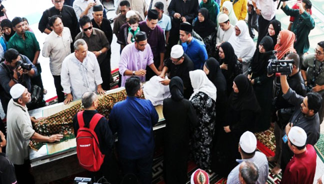 Jenazah SM Salim selamat dikebumikan di Ampang | Free Malaysia Today (FMT)