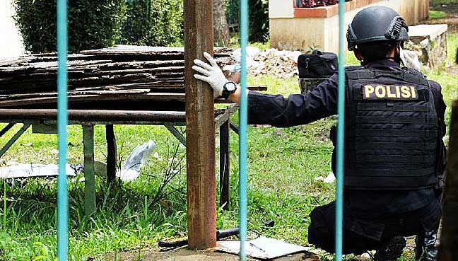 Bom periuk mungkin kerja simpatisan IS, kata polis | FMT