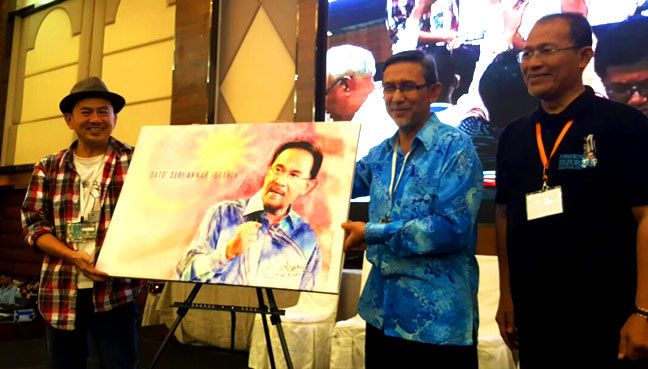 Anwar’s portrait fetches RM11,000 | Free Malaysia Today (FMT)