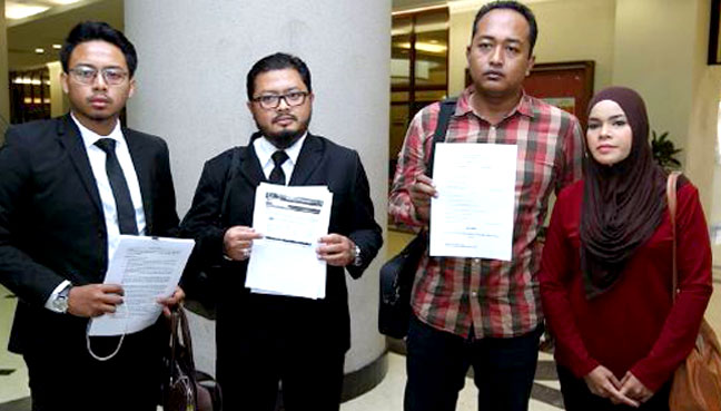 Married couple suing Jawi over khalwat raid want officers’ ID | FMT