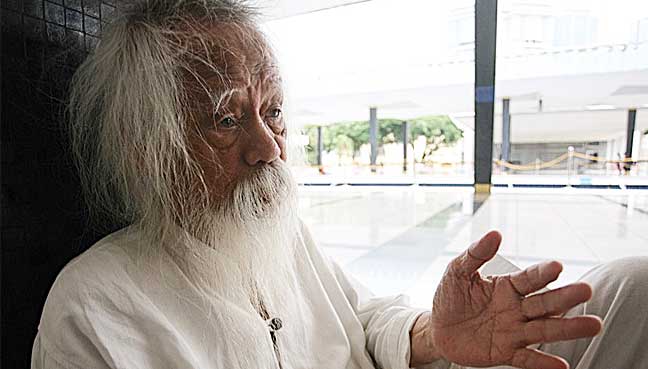 Kisah Pak Samad seludup rokok, rempuh kilang | Free Malaysia Today (FMT)