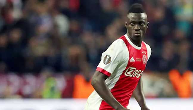 Tottenham complete deal for Colombian defender Sanchez | FMT