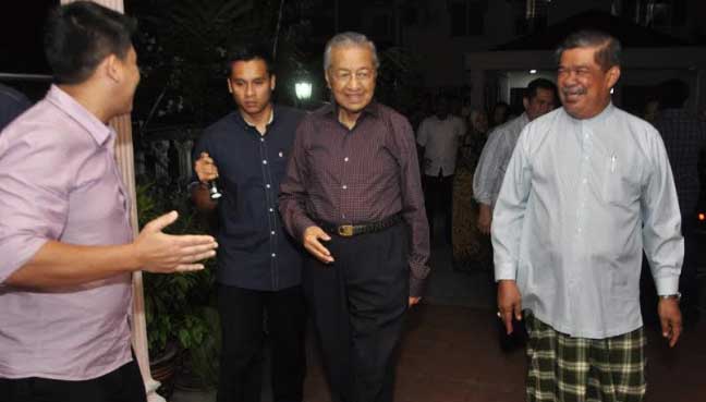 Jiran terkejut polis tiba di rumah Mat Sabu | FMT