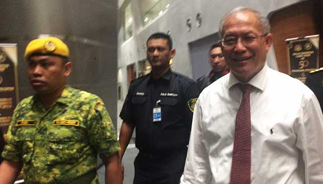 Kes seleweng RM40 juta: Menteri Richard Riot luang 10 jam di SPRM ...