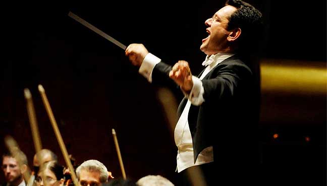 Seeking new audience, conductor turns orchestra ‘inside out’ | Free ...