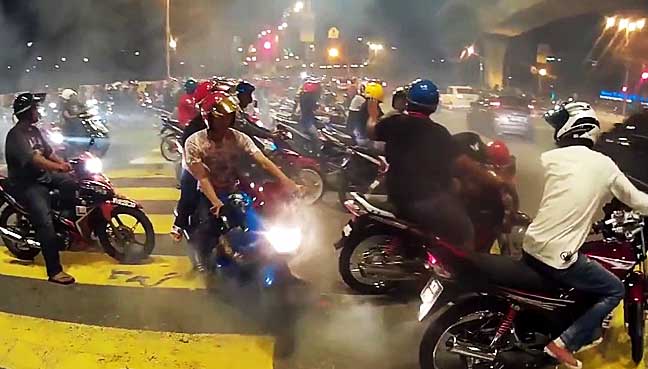 Report: Mat Rempit scaring off tourists in KL | FMT