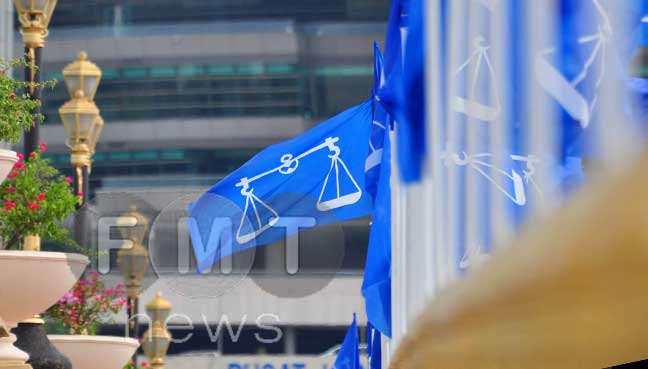 Logo ‘dacing’ BN tak sah, kata peguam | Free Malaysia Today (FMT)
