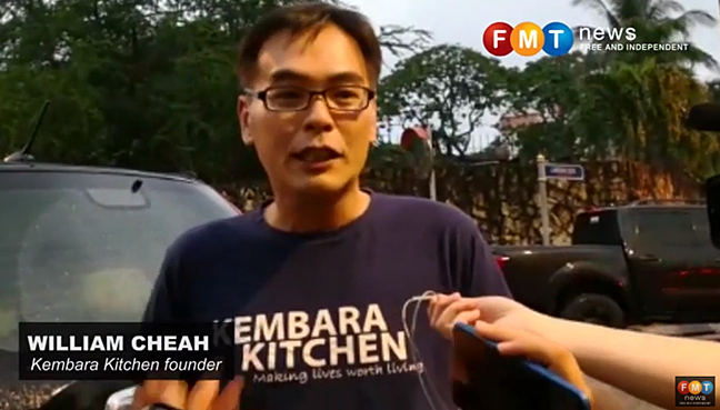 Soup kitchen sends food to pressmen outside Najib’s home | FMT