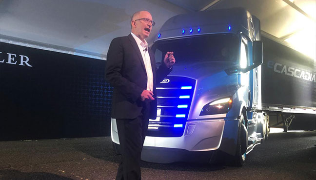 Daimler fights Tesla by unveiling electric heavy-duty truck | Free ...