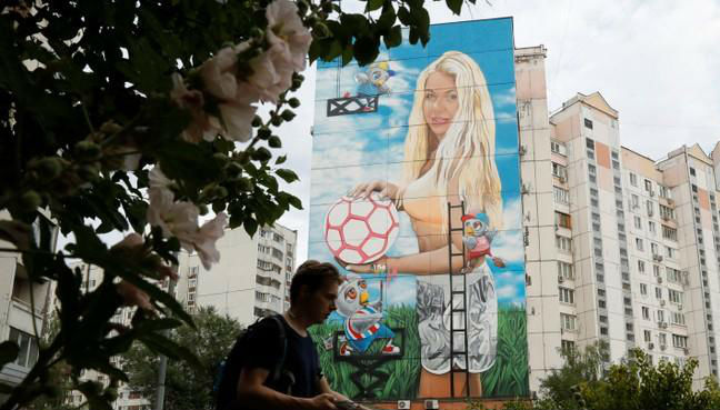 Need a World Cup mural? Russian paints giant portrait of his wife on ...