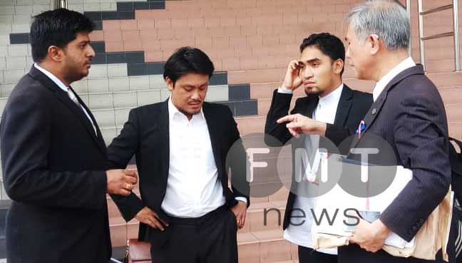 Aktivis bebas 14 tuduhan hina Sultan Johor | FMT