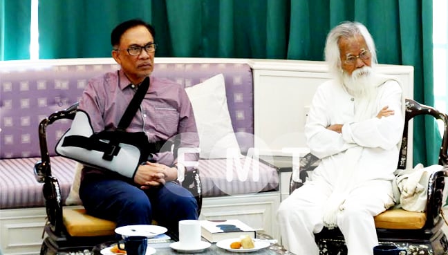 Anwar: Ramai tawar diri, tapi belum sampai masa saya bertanding | Free ...