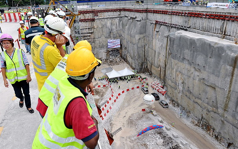 Azmin part of committee to review MRT2 project | FMT