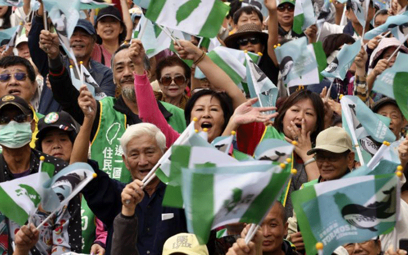 Tens of thousands rally for Taiwan independence vote | Free Malaysia ...