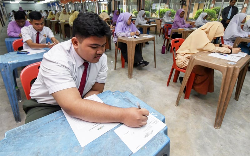 Over 40,000 seek to stop SPM exams | Free Malaysia Today (FMT)