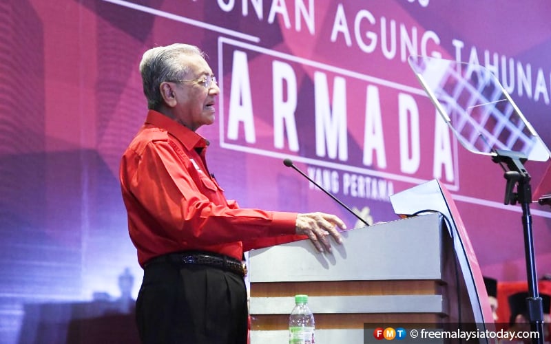 Blame yourself for being poor, Mahathir tells Malays | FMT