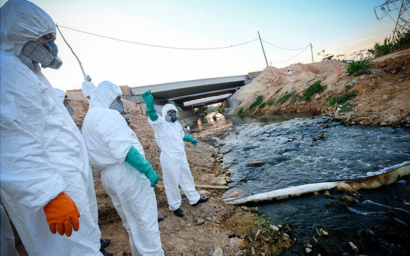 KPN: Pencemaran sisa kimia Sg Kim Kim, polis reman 9 orang | Free ...