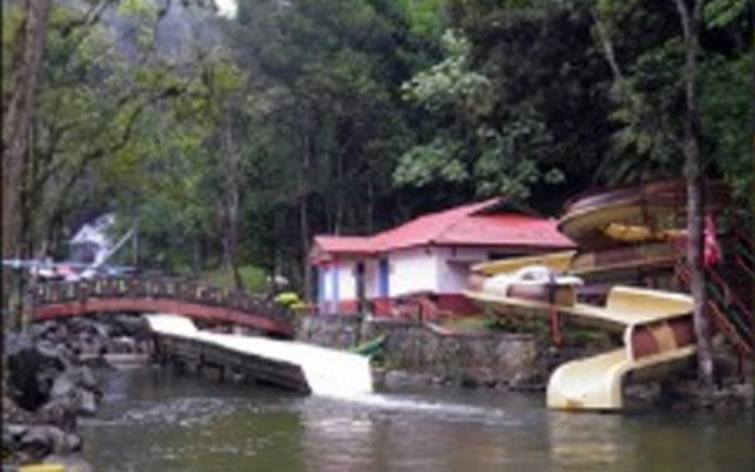 Kota Tinggi Waterfalls: Breathtaking views and pools to play in | Free ...