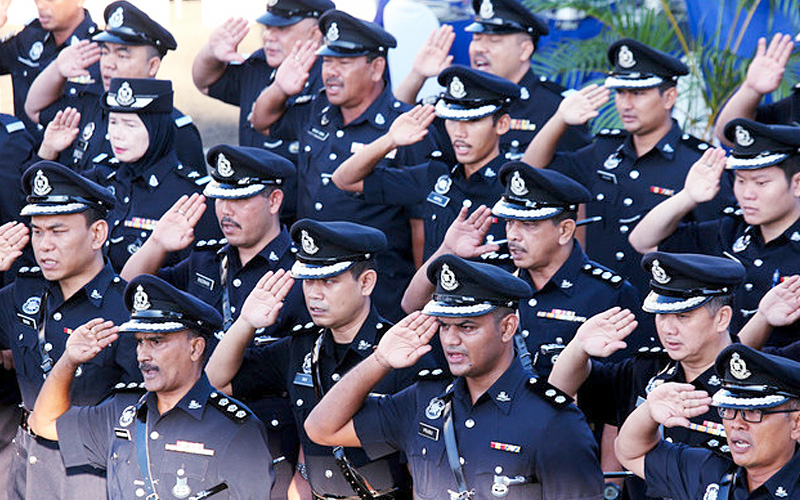 Raise salaries of lower-ranked police, says IGP | FMT
