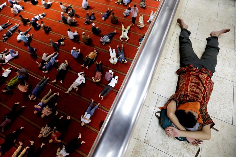 Indonesia’s transgender Muslims find safe haven for prayer during ...