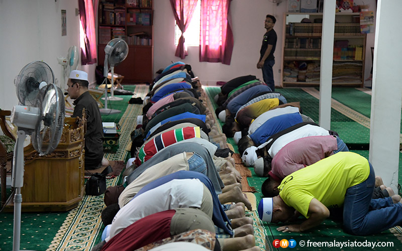 Fatwa anti-Syiah: Antara kebenaran dan kebebasan beragama | FMT