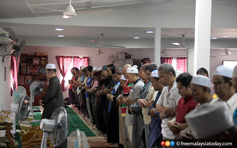 Selangor tangguh solat di masjid, surau hingga 31 Mei | FMT