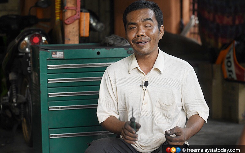 Blind, but this mechanic can see whatever is wrong with any m-cycle ...