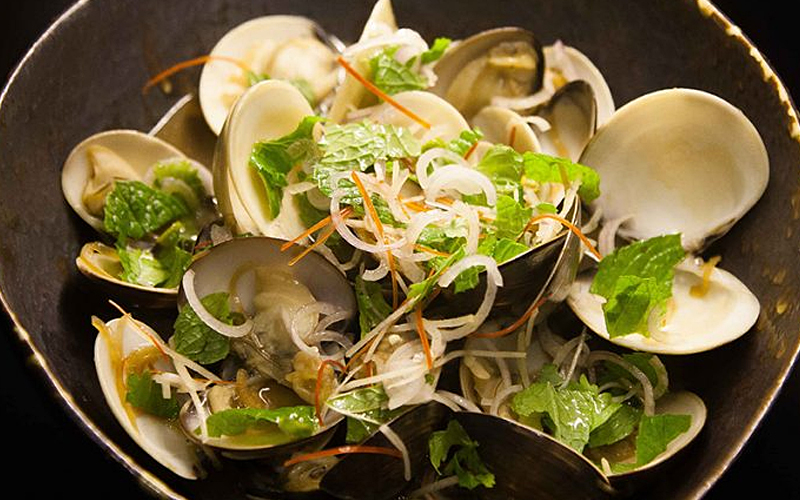 Satiny-smooth steamed Manila clam recipe | FMT