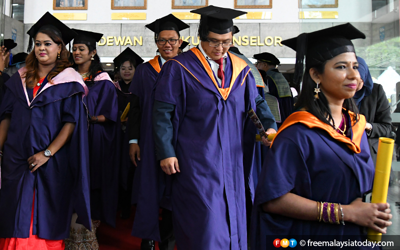 Kelayakan sijil tak lagi cukup buat graduan baru, kata pakar | FMT