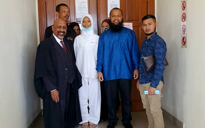 Mahkamah Tinggi tangguh hukuman pembantu kedai hina polis | FMT