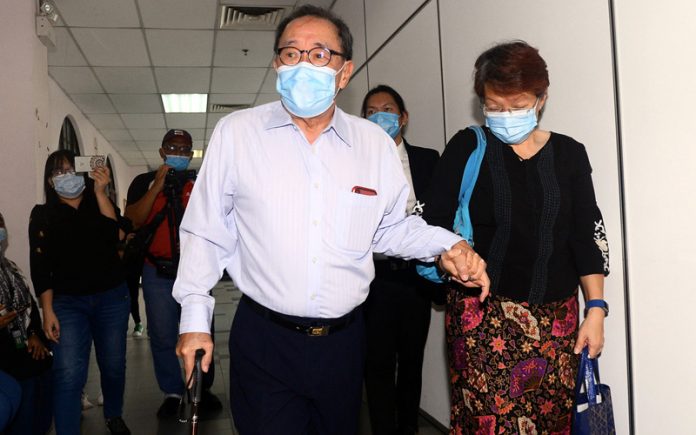 Penyampai radio Patrick Teoh mengaku tak bersalah hina TMJ | Free ...