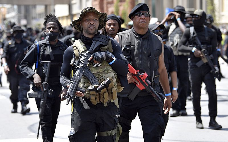 Black armed protesters march in Kentucky demanding justice for Breonna ...