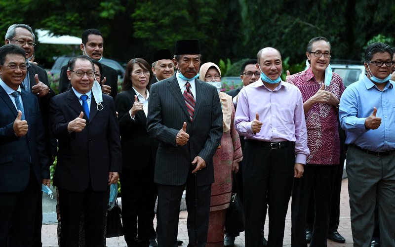 Now, 33 Sabah assemblymen unite in bid to stop snap state election ...