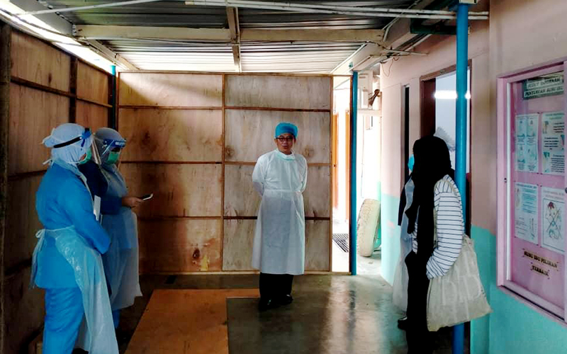 Sukarelawan bina 2 wad pengasingan untuk Hospital Beluran, Sabah | FMT