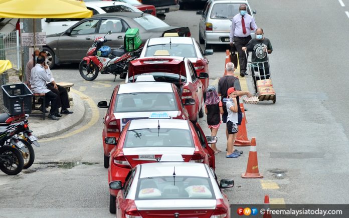 Hanya 2 dalam teksi, e-panggilan dan 3 bagi tujuan perubatan, kecemasan ...