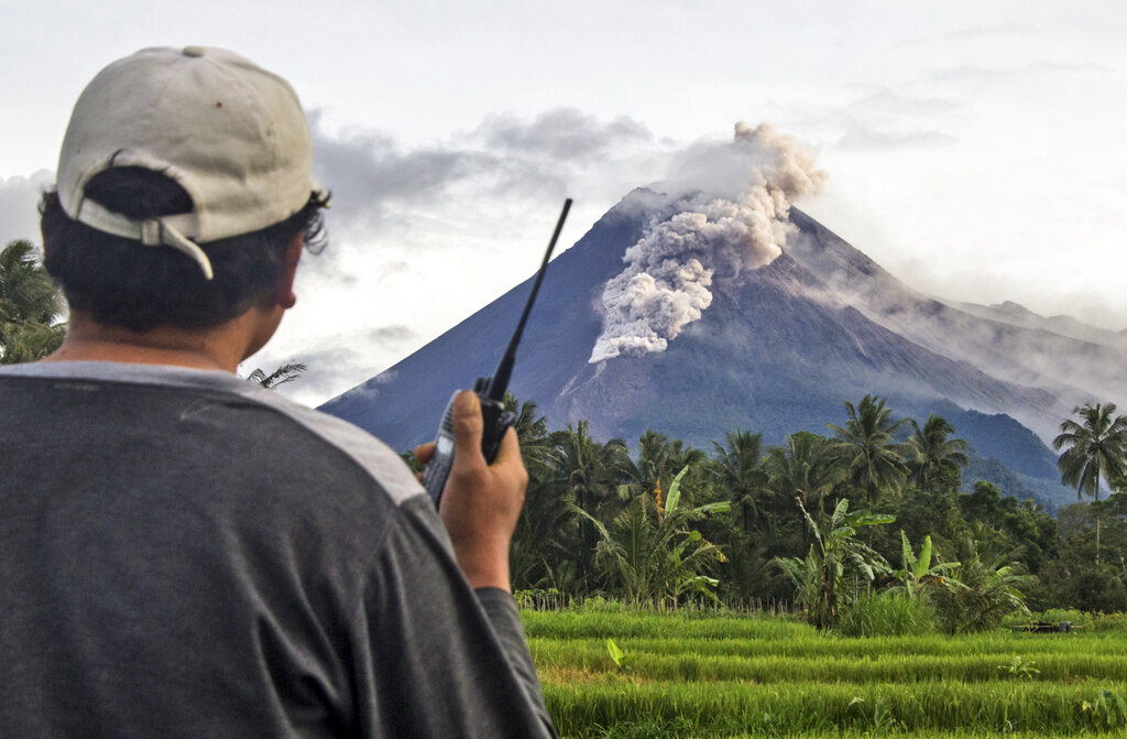 Indonesia’s Mount Merapi erupts as lava threat looms | Free Malaysia ...