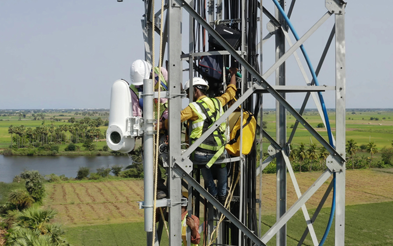 Project using light beams aims to deliver high-speed internet | Free ...