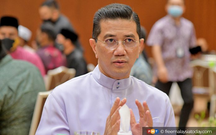 128,150 syarikat melibatkan 1.57 juta pekerja dibenarkan operasi, kata ...