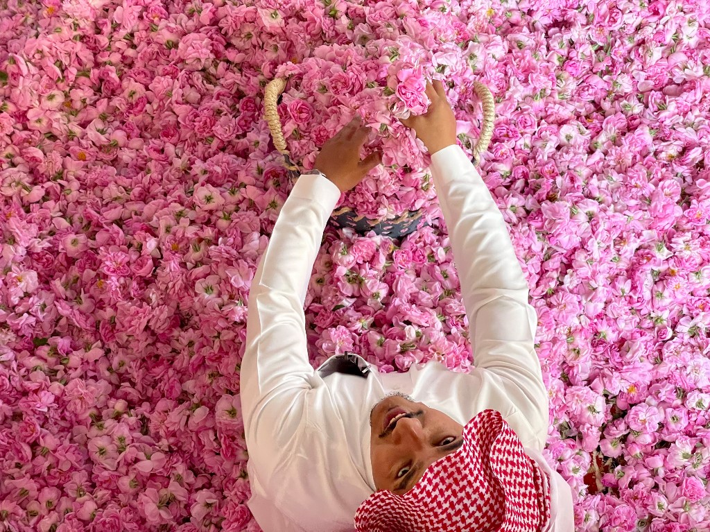 Saudi Arabia’s city of roses blooms in Ramadan | Free Malaysia Today (FMT)