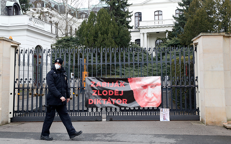 Czech govt expels 18 Russian envoys, accuses Moscow for 2014 blast ...