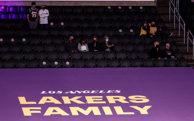Lakers welcome back NBA fans for first time in over a year | FMT