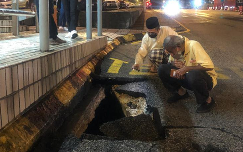 Jalan Maarof in Bangsar badly damaged after thunderstorm | FMT