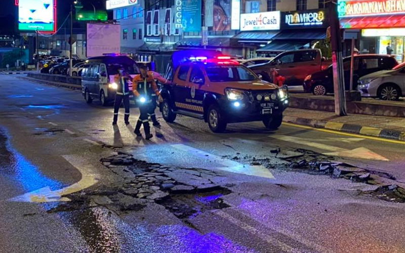 Jalan Maarof in Bangsar badly damaged after thunderstorm | FMT