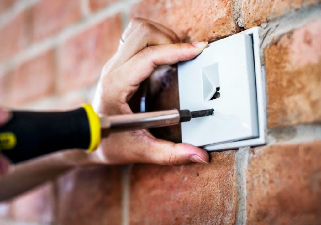 Awas! Tanda amaran suis dinding anda rosak dan perlu diganti | Free ...