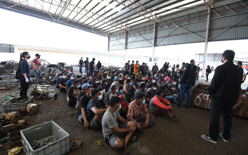 Immigration nab 229 foreign workers at factory in Klang | FMT