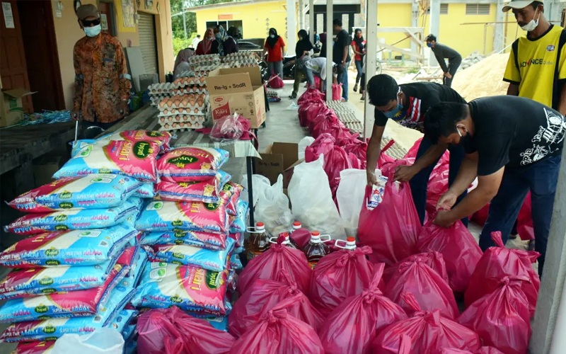 Lockdowns hurt poor people the most, says poverty expert | FMT